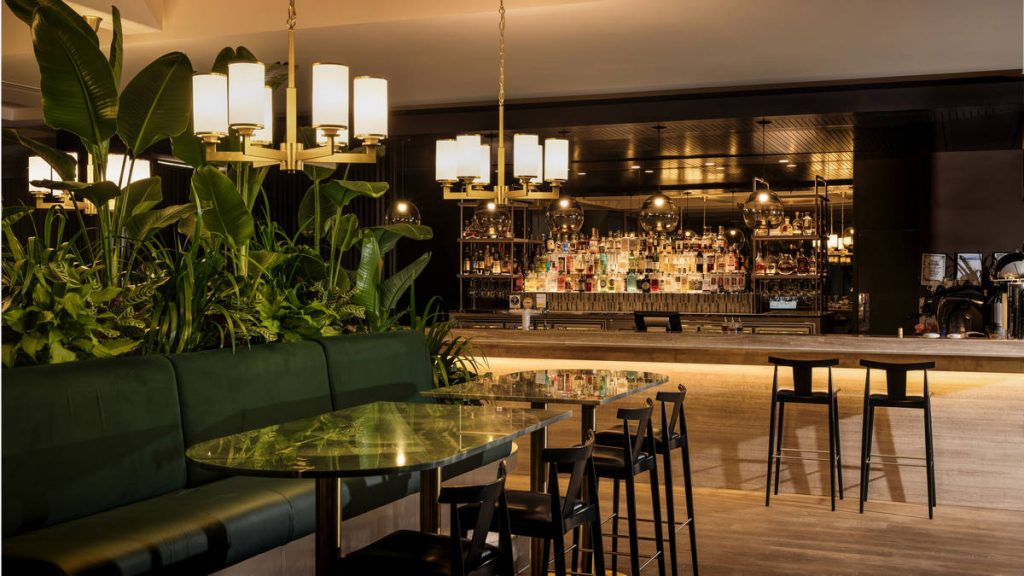 Newly renovated Pearls Bar gives the Mirage on the Goldy a boost ...